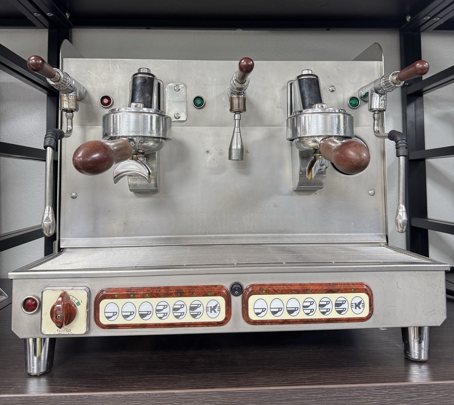 Кавомашина Elektra Compact T3 2GR Б/В — професійна еспресо-машина ретро
